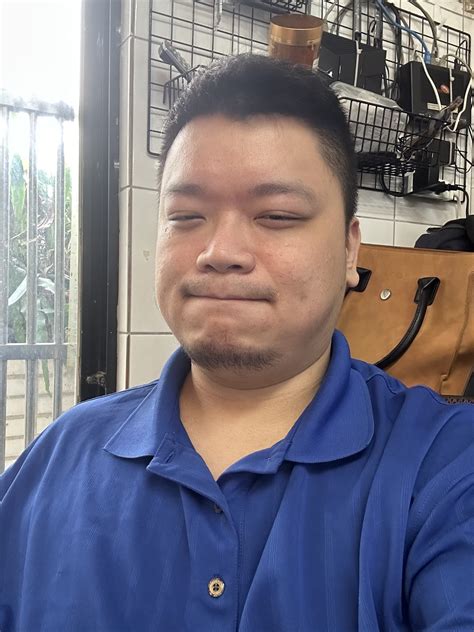 日口 最近翻到國中時的照片剛好髮型也跟當時相似就試著模仿一下當時的表情⋯⋯人老了真是擋不住 Plurk