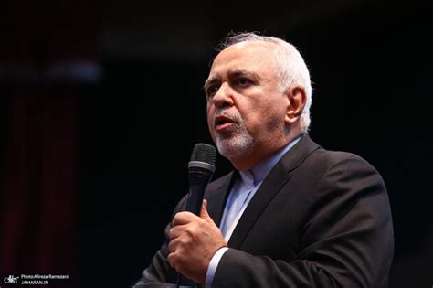 عکسی از ظریف در بیمارستان فرزندان آیت الله هاشمی محمد هاشمی هم بود