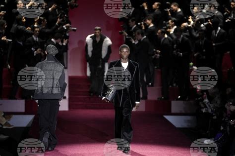 Долче и Габана напомниха за блясъка от времето на Фелини в новата си колекция за мъже Утро