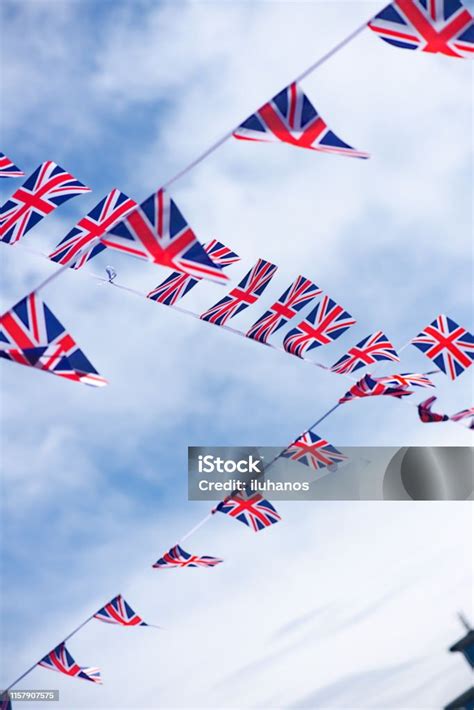 꽤 많은 영국 플래그는 보케와 콘텐츠에 대한 여유 공간 대각선 배치 모든 축하 플래그 3d 그림 0명에 대한 스톡 사진 및 기타 이미지 Istock