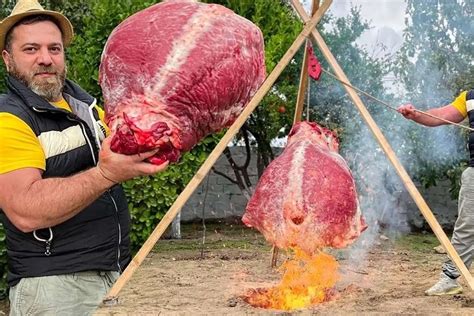 ویدئو کباب کردن دیدنی ۲۰ کیلوگرم گوشت گاو به سبک آشپز روستایی روسی