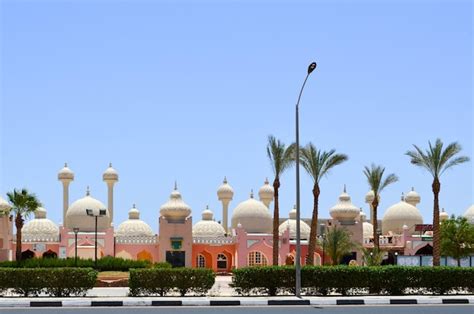 Paisaje De La Ciudad Con Hermosos Templos Mezquitas Edificios Con Cúpulas Redondas En El árabe