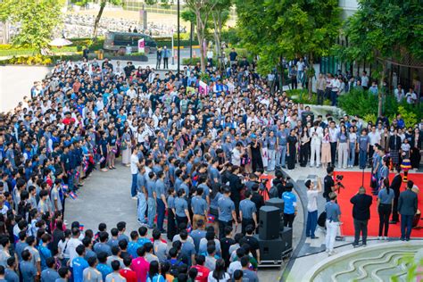 ជីប ម៉ុង ដឹកនាំបុគ្គលិកច្រើនជាងគេ