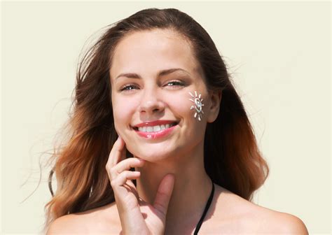 When To Apply Sunscreen Before Or After Moisturizer The Pink Foundry