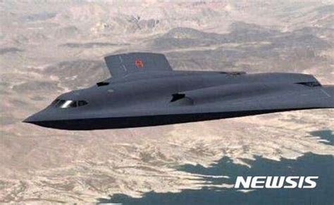 중국 장거리 스텔스 전략폭격기 훙 20 내달 첫선 보인다