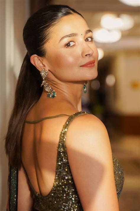 5 Ponytail Hairstyles From Alia Bhatts Arsenal That Are Perfect For