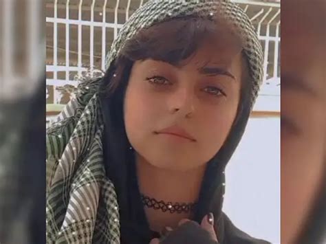 سونیا شریفی، دانش‌آموز بازداشتی در آبدانان بنده نه قصد خودکشی دارم نه