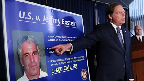 Jeffrey Epstein Case Over 1 000 People Connected To Him In Address Book The New York Times