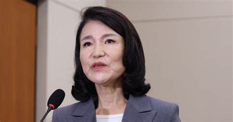 이 대통령 이진숙 직권면직 검토···대통령실 “정치중립 위반”