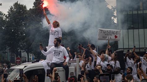 Заворушення у Франції рух автобусів та трамваїв зупиняють Dw 30 06 2023