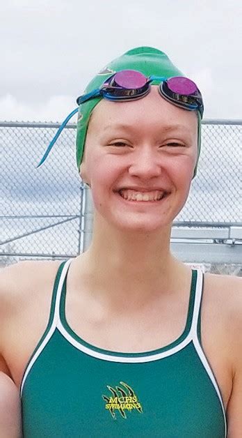 Hot Sexy Mackenzie Arnold Bikini Pics