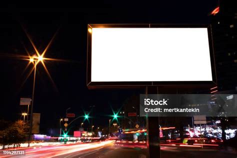 외부 거리 광고 포스터 화면 도시 배경 현대 평면 스타일 옥외 배너 광고에 로고 또는 텍스트에 대한 간판 빈 모형 및 템플릿 빈 프레임 0명에 대한 스톡 사진 및 기타