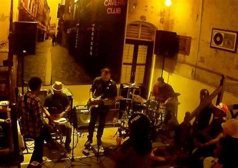 Eric Hausmann “troika” Intoxicating Soundscapes And Solid Guitar