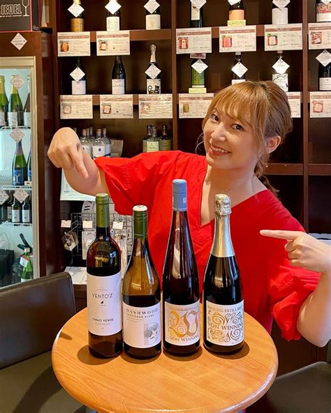 浅井未歩さんのインスタグラム写真 浅井未歩instagram 「私の好きなワイン屋さん。🍾 自然派ワインのお店「orgali オーガリ