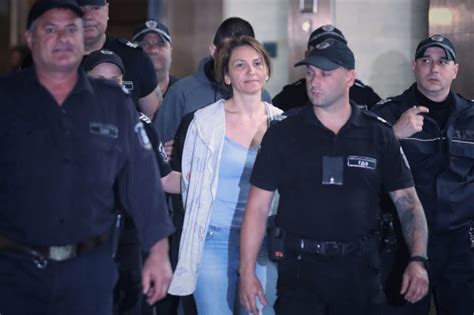 Отложиха мярката на митничарката Петя Банкова (СНИМКИ) - Информационна ...