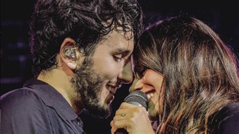 Sebasti N Yatra Y Tini Stoessel Se Besan En Pleno Escenario