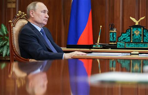 Путин заявил, что Россия продолжит развитие ядерной триады