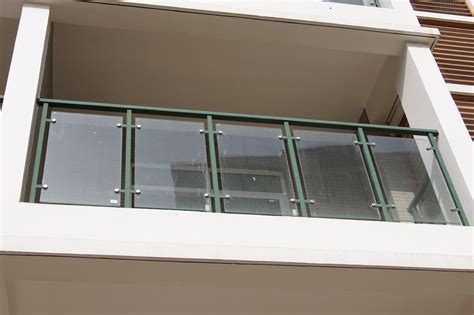 玻璃护栏详细安装方法及步骤 固定件