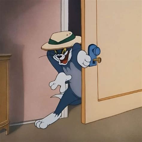Tom Sneaking Tom And Jerry Cartoon Tom Cartoon Cartoon Profile Pics