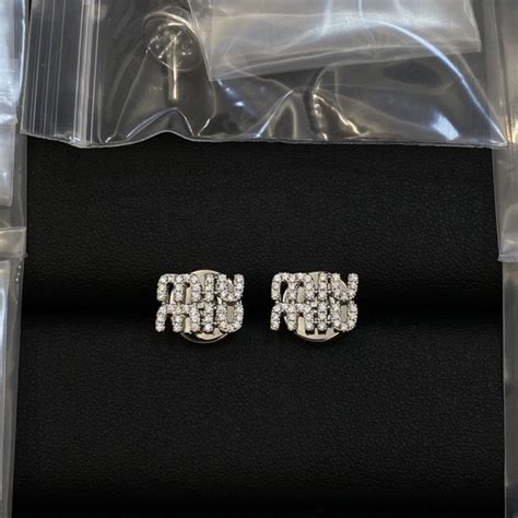 Miu Miu Серьги купить на Ozon по низкой цене 1746690618