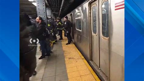 Man Fatally Pushed Onto Subway Tracks In East Harlem Nypd Pix11