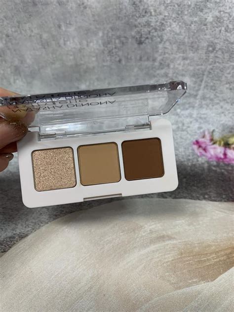 Мини палетка теней — цена 2586 грн в каталоге Тени для век Купить товары для красоты и здоровья