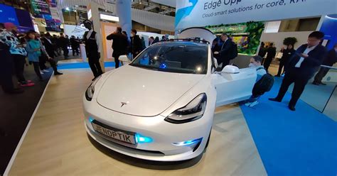 Mwc Así Es El Auto Eléctrico De Tesla Para La Policía Infobae