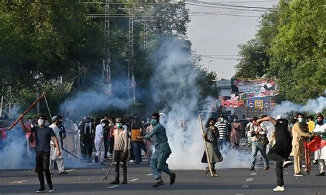 اسلام آباد پولیس پر فائرنگ، پی ٹی آئی مشتعل کارکنان کا سری نگر ہائی وے