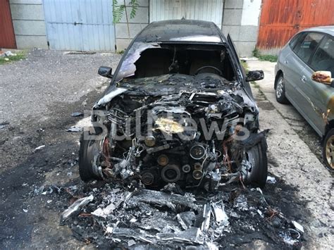 Ексклузивно в Bulnews Запалиха колата на шефа на районния съд във Враца Васко Ганов снимки