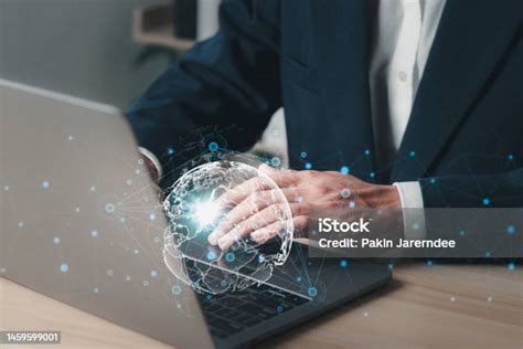 빅 데이터 분석 및 비즈니스 인텔리전스 개념 글로벌 네트워크 연결 세계 지도의 포인트와 글로벌 비즈니스의 선 구성 개념 디지털