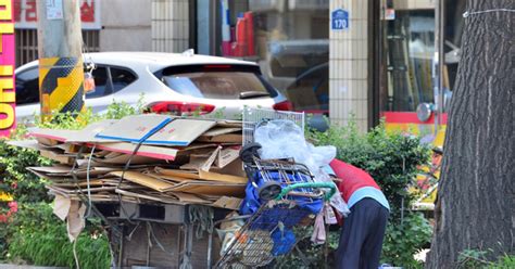 폐지 줍다 외제차 긁은 노인 벌금형 민주당 의원이 대납