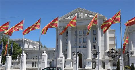 СЕ НАМАЛУВААТ ЗА 10 ОТСТО ПЛАТИТЕ ВО ОПШТИНИТЕ ЈАВНИТЕ ПРЕТПРИЈАТИЈА И АД ВО ДРЖАВНА