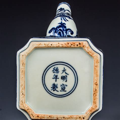 明 宣德 青花花卉方形茶壶 《大明宣德年制》款 H128cm L17cm Rmb 1200000 胜大庄