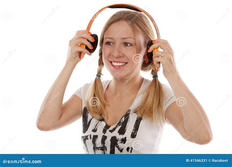 Девушка с наушниками стоковое изображение изображение насчитывающей слушать 41346331