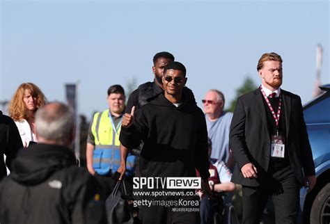 한국 온다 아직 오피셜 전인데래시포드는 이미 바르셀로나 선수 → 화요일 오전 훈련 소화 → 수요일 입단식