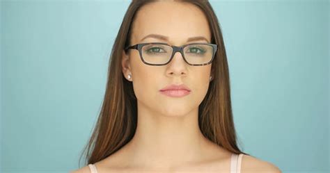 ចំនុចសំខាន់ៗ ១៧ ដែលត្រូវដឹងប្រសិនបើអ្នកពាក់វ៉ែនតា Khmerload