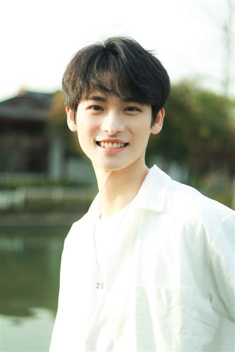 全伊伦百科艺人网