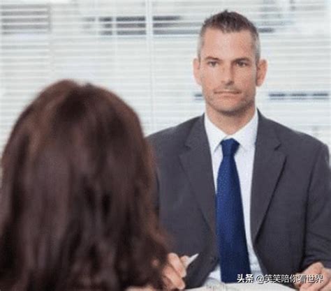 女面試官：你能在1分鐘內讓我害羞嗎？小伙：10秒就夠了 每日頭條
