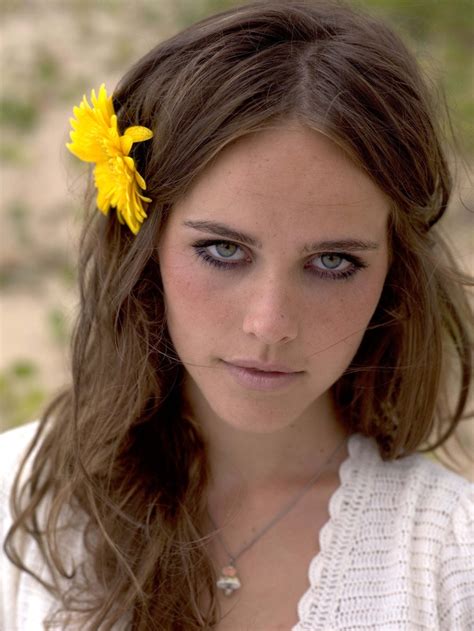 Pin By Carolina Urzúa On Fashionista Isabel Lucas Adriana La Cerva Celebrity Portraits