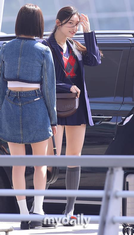 [md포토] 아이브 이서 팬 눈맞춤에 미소 화답