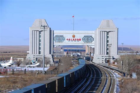 我国最大陆路口岸今年以来进出境中欧班列突破3000列（组图）