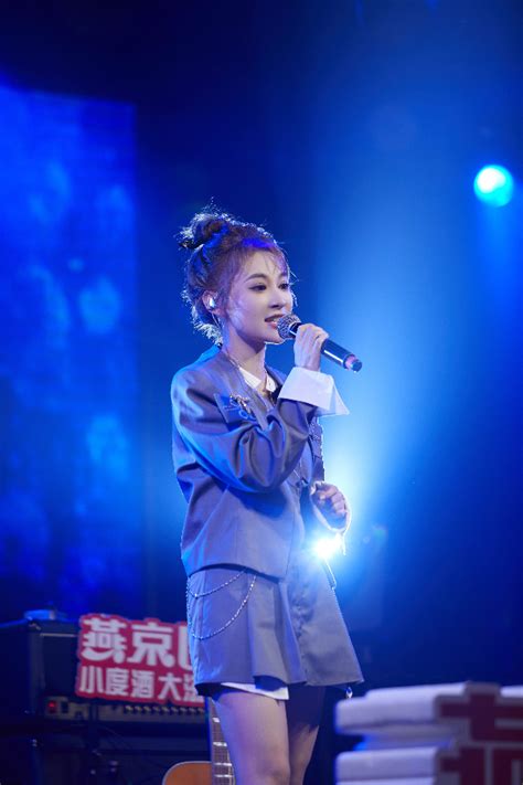 刘洋洋央视灯火里的中国演唱落在生命里的光声音清澈治愈 哔哩哔哩