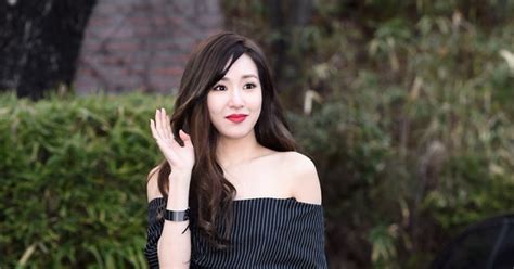 소녀시대 티파니 오프숄더 트임 뽀얀 속살