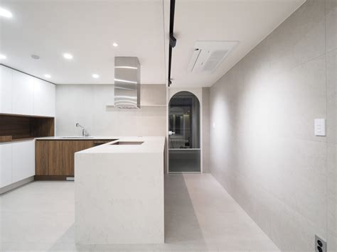 전후 라인조명과 마그네틱 라인 조명의 콤비네이션 라이프스타일 슈퍼앱 오늘의집