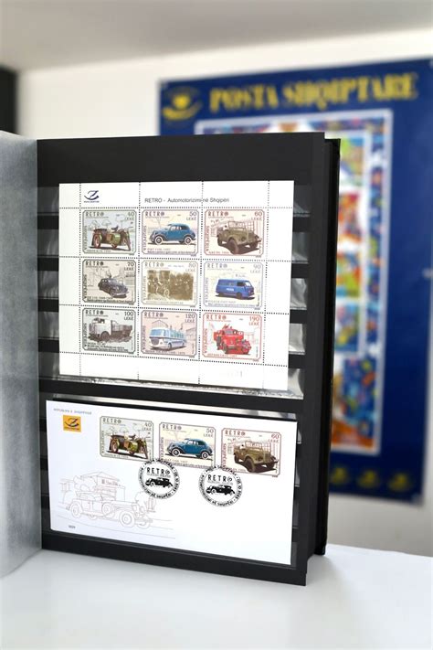 Pullat Retro Të Koleksionit Shqiptar Të Mjeteve Historike Retro