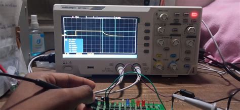 A Quick Dive Into Oscilloscopes My First Hands On Experience With Oscilloscopes Element14