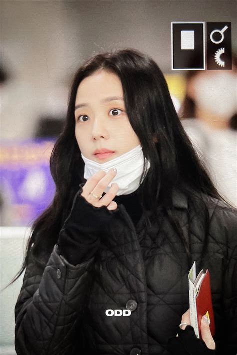 아침에 깔깔이 입고 출국한 블랙핑크 지수 촬스의 이슈와 유머