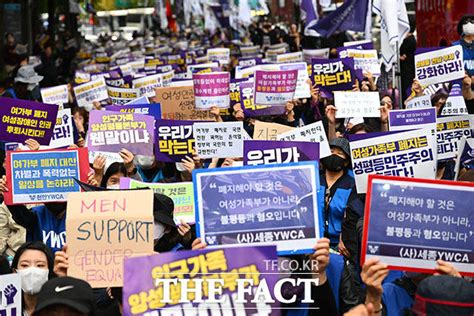 윤석열 김현숙 탈 쓰고 성평등 민주주의 짓밟아여가부 폐지에 집회 Tf포착 포토 기사 더팩트