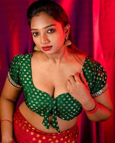 Photos ஆத்தாடி ஹார்ட் பீட்டை எகிற வைக்கும் இன்ஸ்டா மாடல் சூர்ய