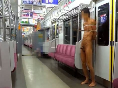 Naked man in a subway train ThisVid En español